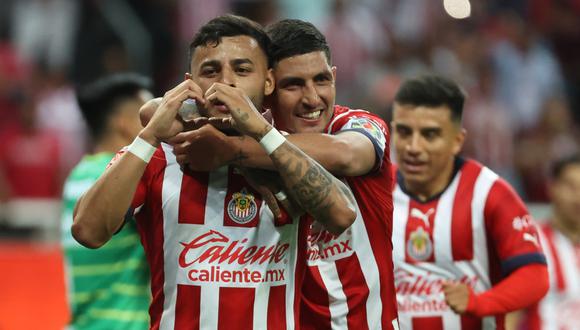Chivas golea a Mazatlan y avanza directo a cuartos Chivas golea a Mazatlan y avanza directo a cuartos